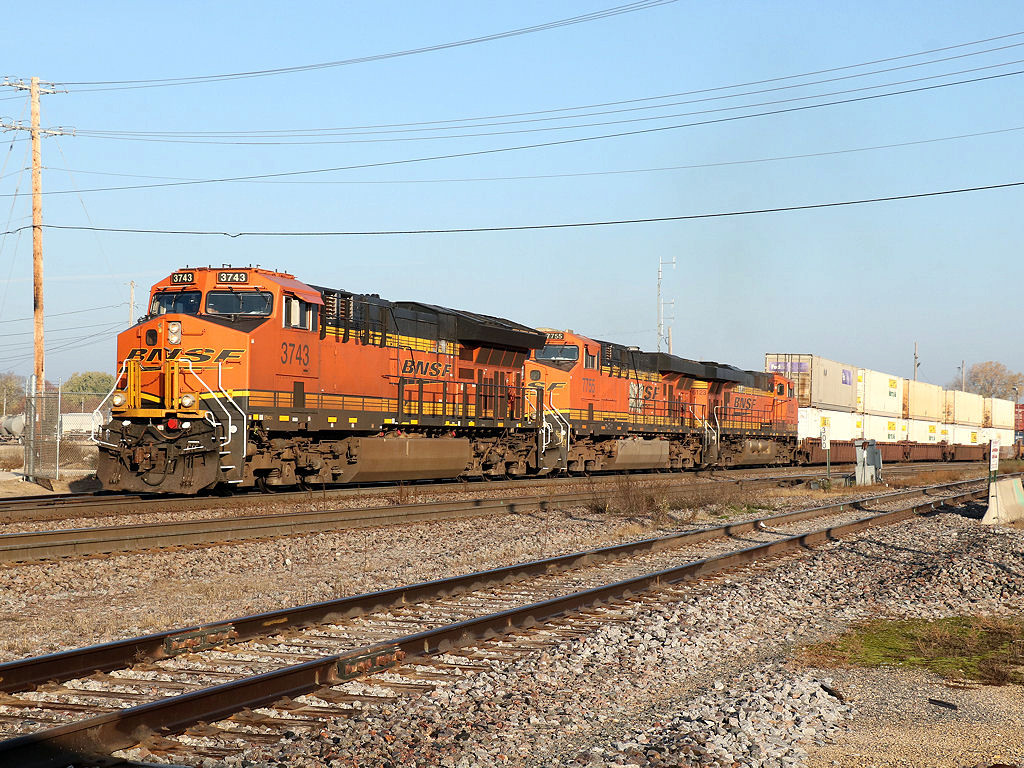 BNSF 3743